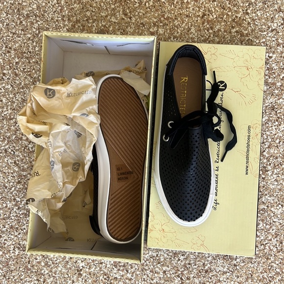 Restricted | Shoes | Restricted Sz 6 Black Vulcanized Rubber Sneakers ...
